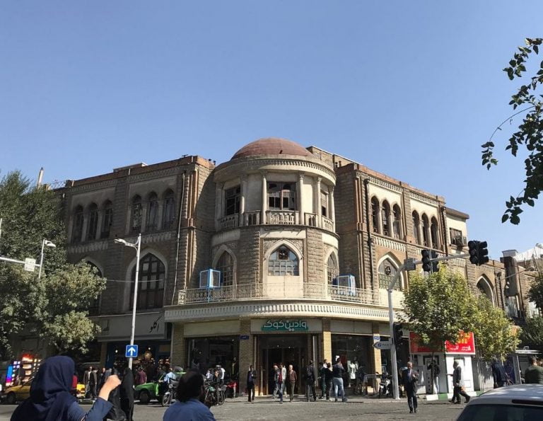 Old Tehran - downtown sightseeing - Living in Tehran (LIT)